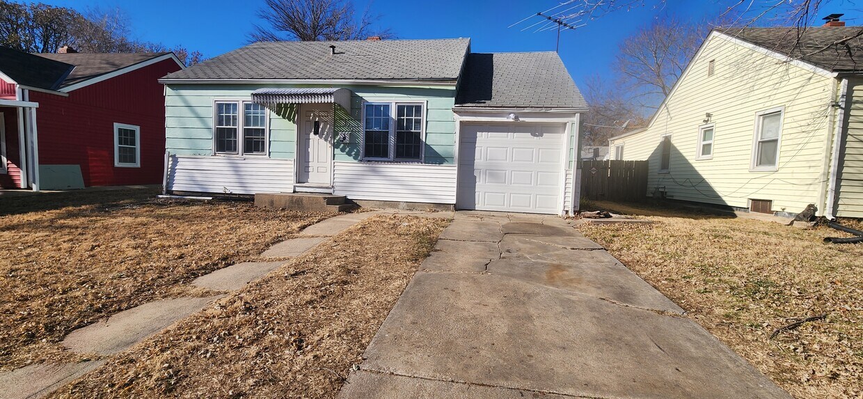 825 Harding St, Wichita, KS 67208 - House Rental in Wichita, KS ...
