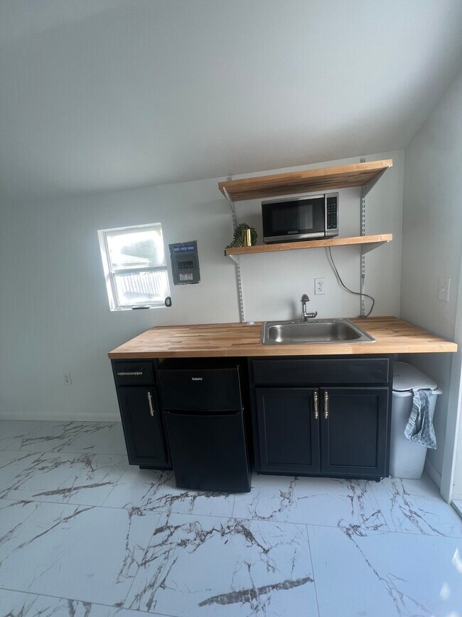 561 NE 61St St Unit studio, Fort Lauderdale, FL 33334 - 561 NE 61St St ...