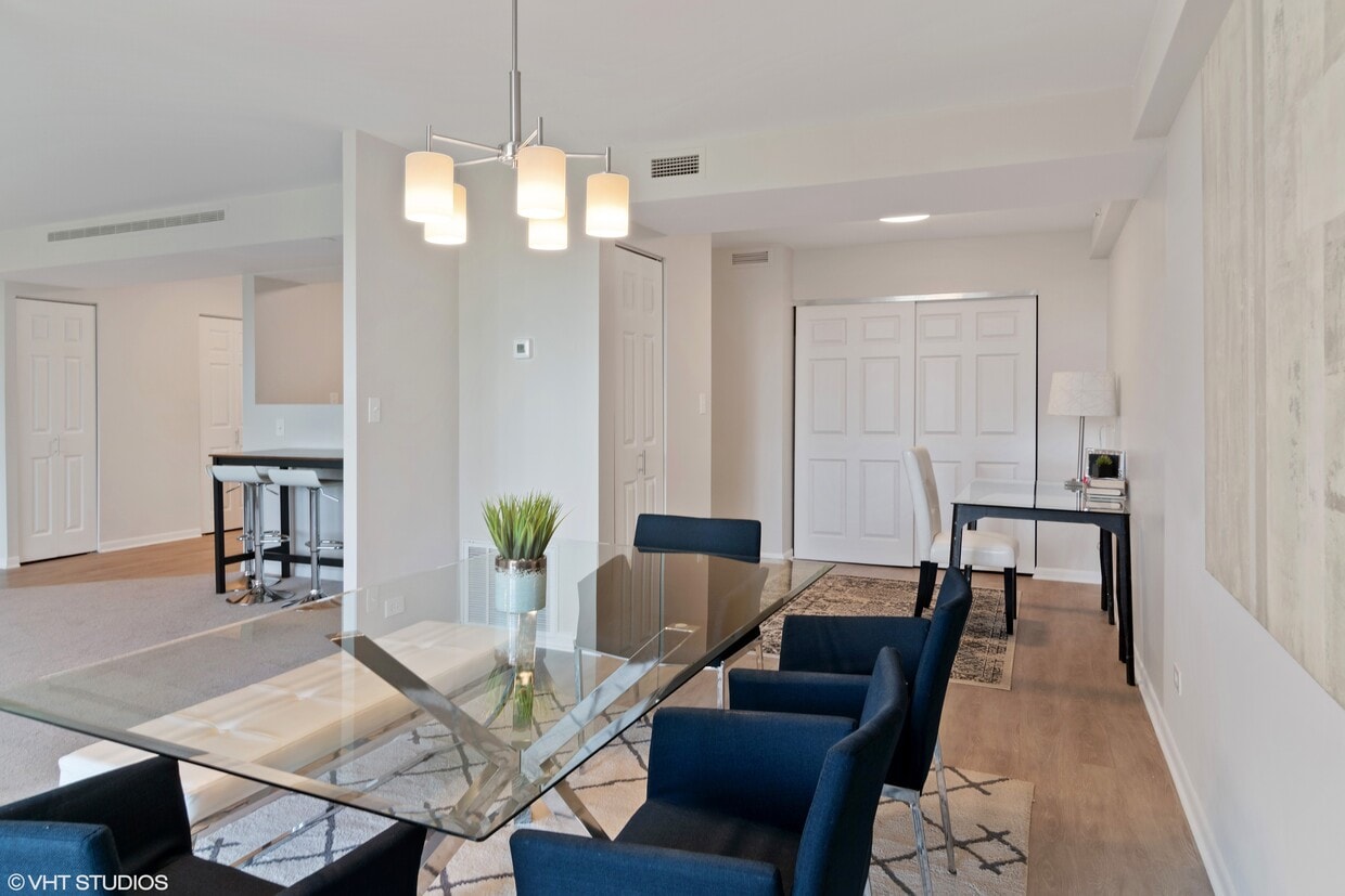 Spinning Wheel Apartments - 21 N Spinning Wheel Rd Hinsdale, IL 60521 ...