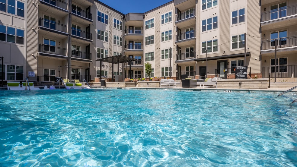 435 S Tryon St, Charlotte, NC 28202 - Townhome Rentals in Charlotte NC ...