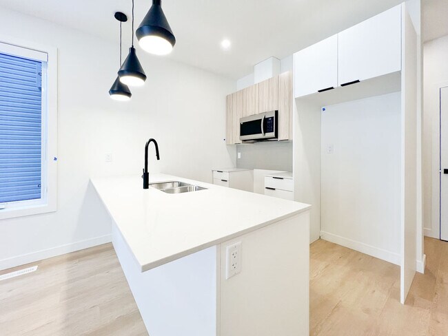 9326-9153 153 St NW Unit 3, Edmonton, AB T5R 1R1 - Apartment for Rent ...