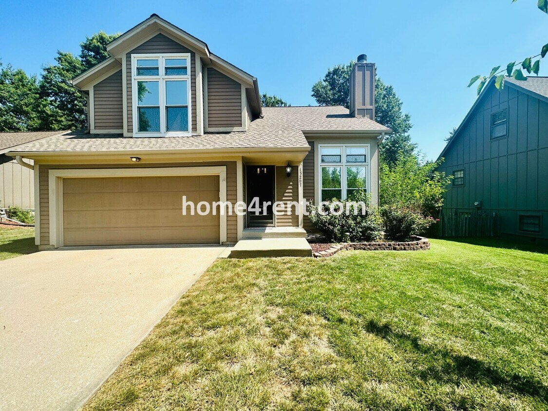 15297 Newton Dr, Overland Park, KS 66223 - House Rental in Overland ...