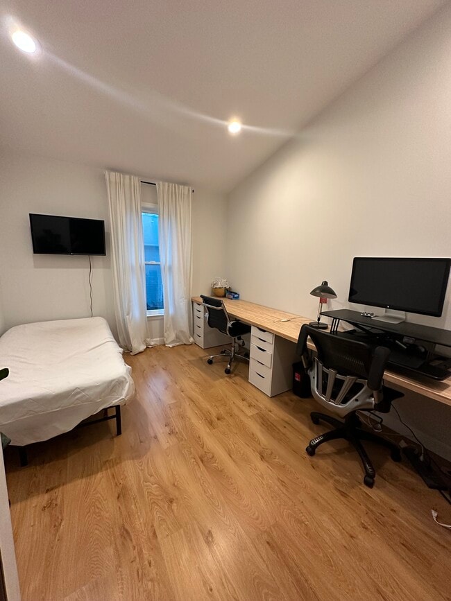 Sully Station II Apartments for Rent with a Walk-In Closet ...