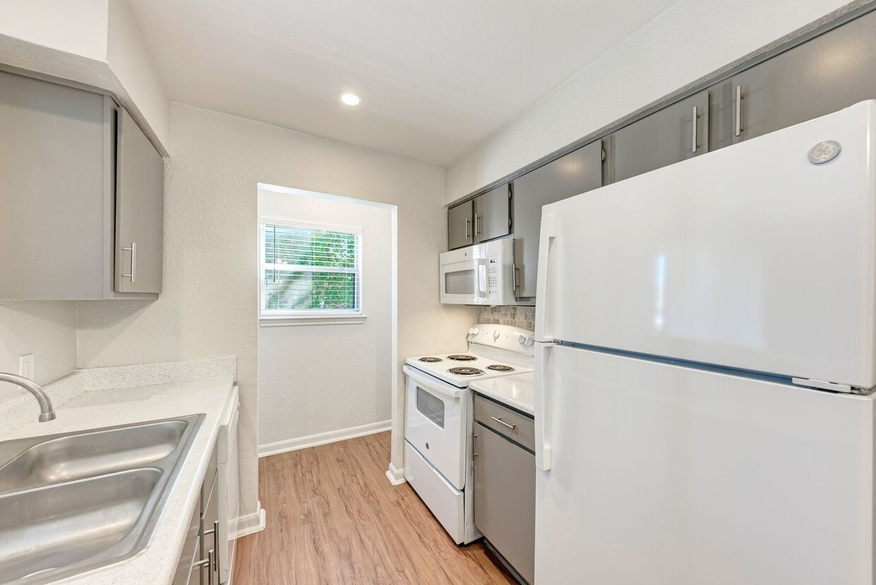 Salado at Walnut Creek - 2104 E Anderson Ln Austin, TX 78752 ...