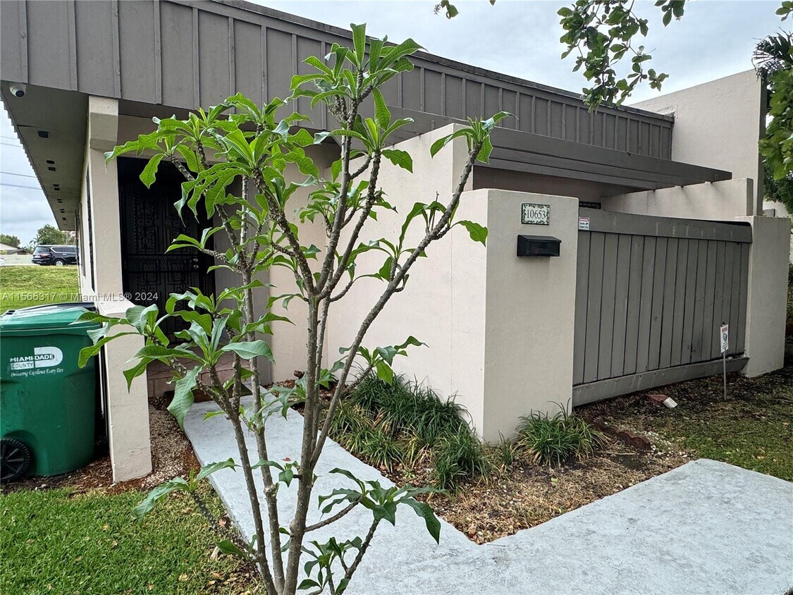 10653 SW 73rd Terrace, Miami, FL 33173 - Townhome Rentals in Miami FL ...