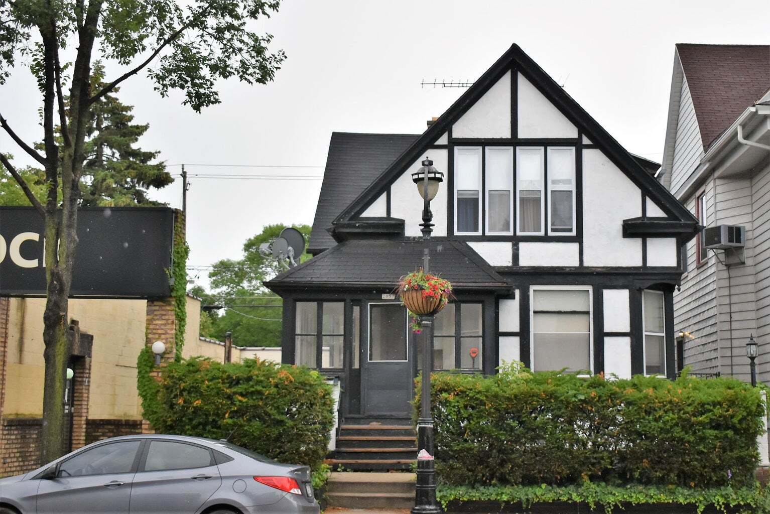 2957 N Oakland Ave, Milwaukee, WI 53211 - Townhome Rentals in Milwaukee ...