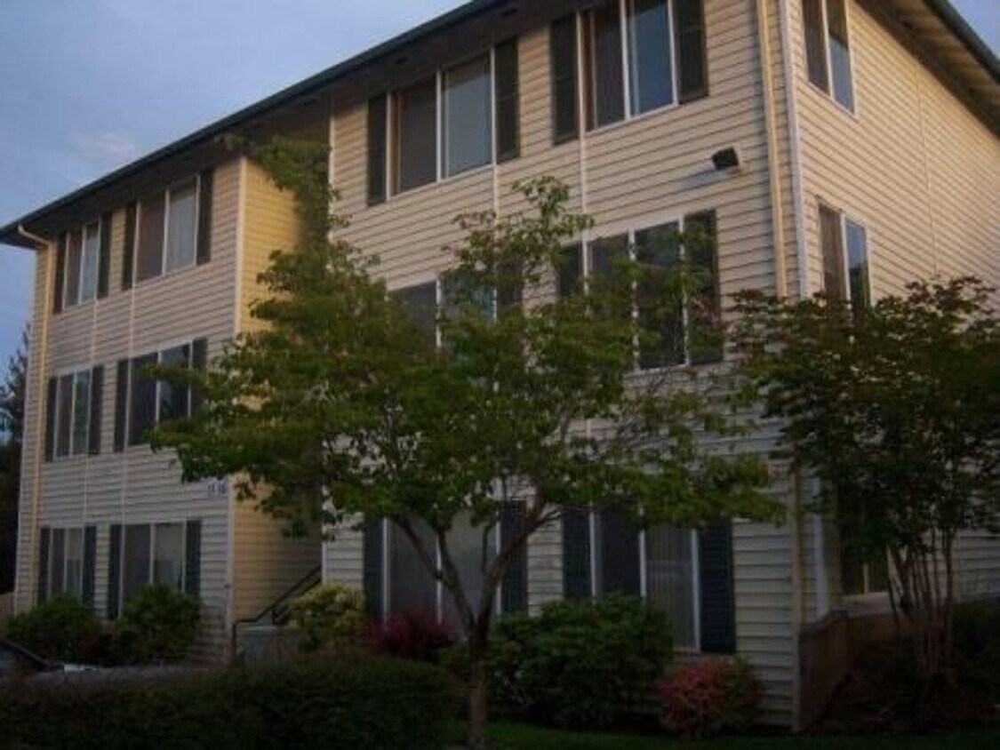 230 SE Evans St Unit 12, McMinnville, OR 97128 - Room for Rent in ...