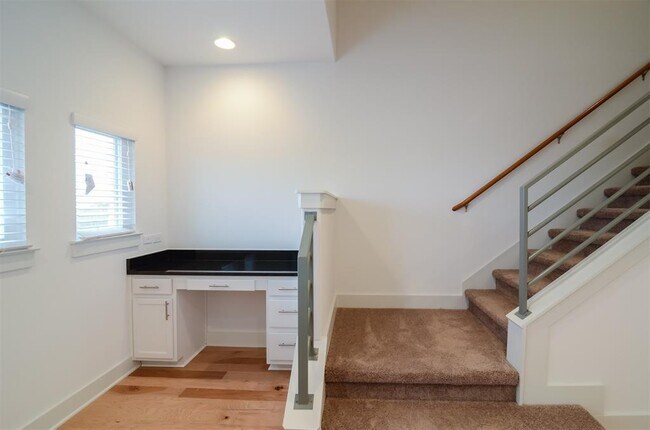 7204 Bassett Ct Austin Tx 78741 Townhome Rentals In Austin Tx