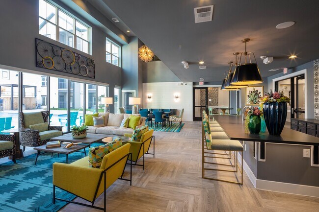 The Mont Apartments - 2405 Montopolis Dr Austin, TX | Apartments.com