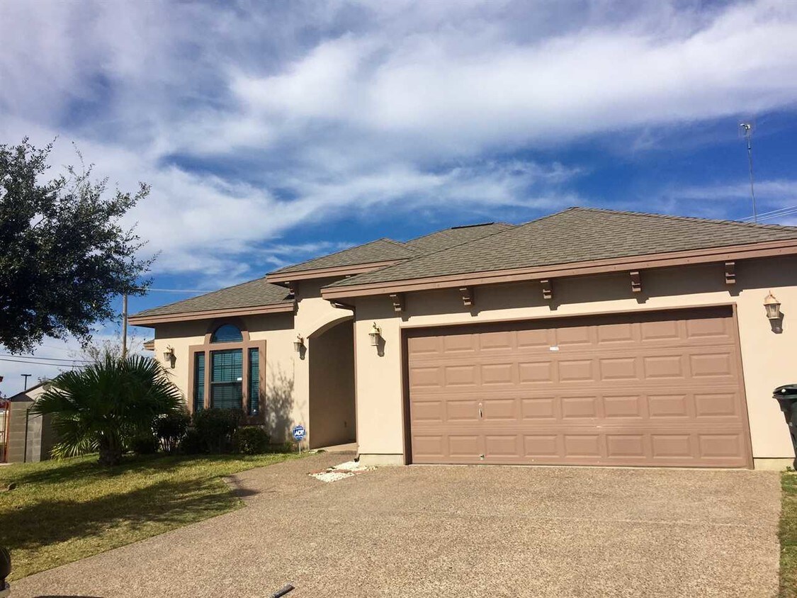 10708 Patron Loop, Laredo, TX 78045 - House Rental in Laredo, TX ...