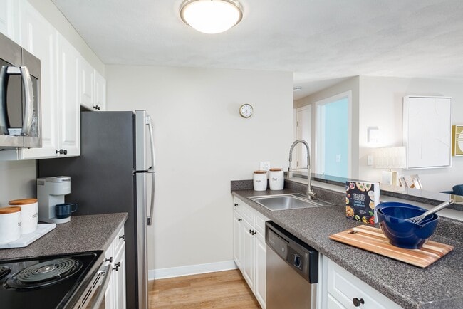 Cabot Crossing - Apartments in Lowell, MA | Apartments.com