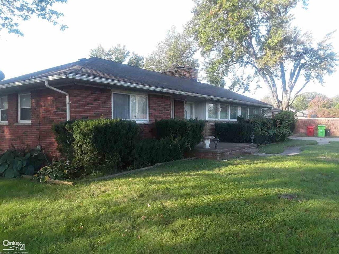 26280 21 Mile Rd, New Baltimore, MI 48051 - House Rental in New ...