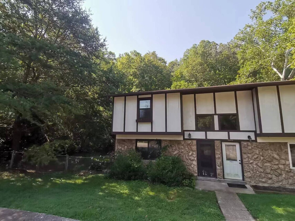 4045 Country Club Dr, Antonia, MO 63052 - Townhome Rentals in Antonia ...