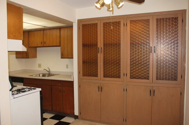 Oakview Manor Apartments - Milwaukee, WI | Apartments.com