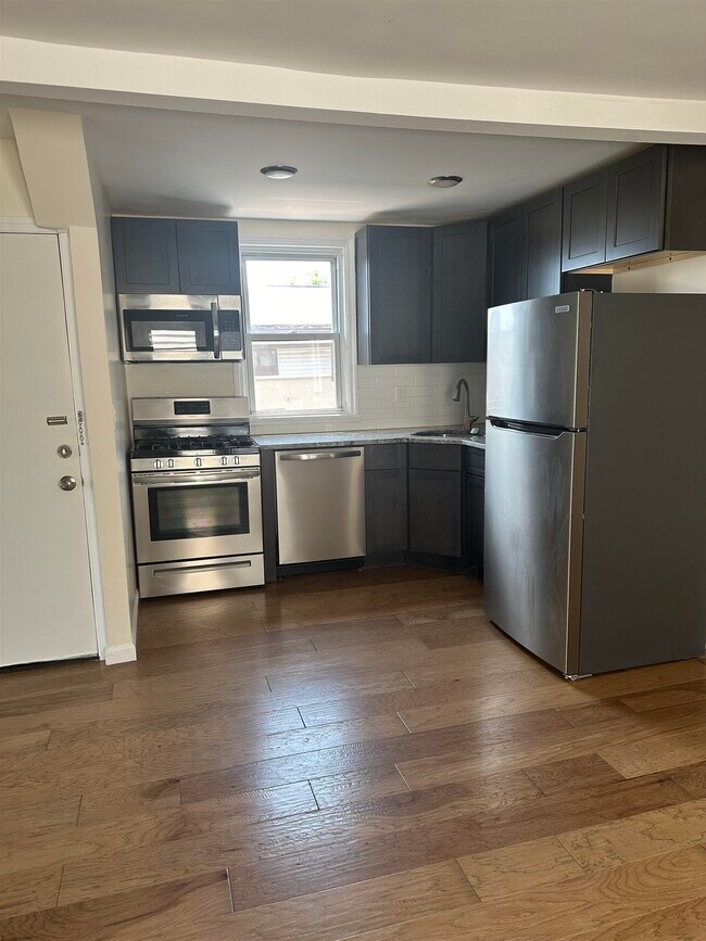 661 Ave E Unit 3, Bayonne, NJ 07002 - Condo for Rent in Bayonne, NJ ...