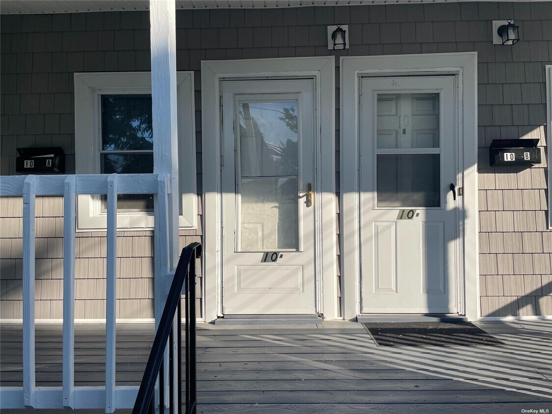 10 Spruce St, Bay Shore, NY 11706 - Townhome Rentals in Bay Shore NY | Apartments.com