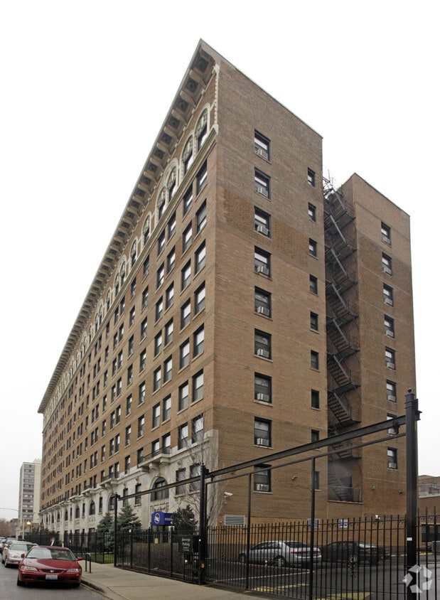 The Sovereign - 1040 W Granville Ave Chicago, IL 60660 | Apartments.com