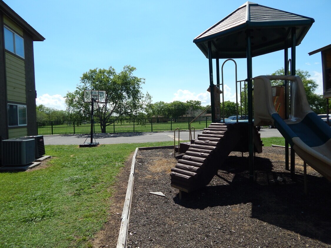 Gillette Square Apartments - Apartments in San Antonio, TX | Apartments.com