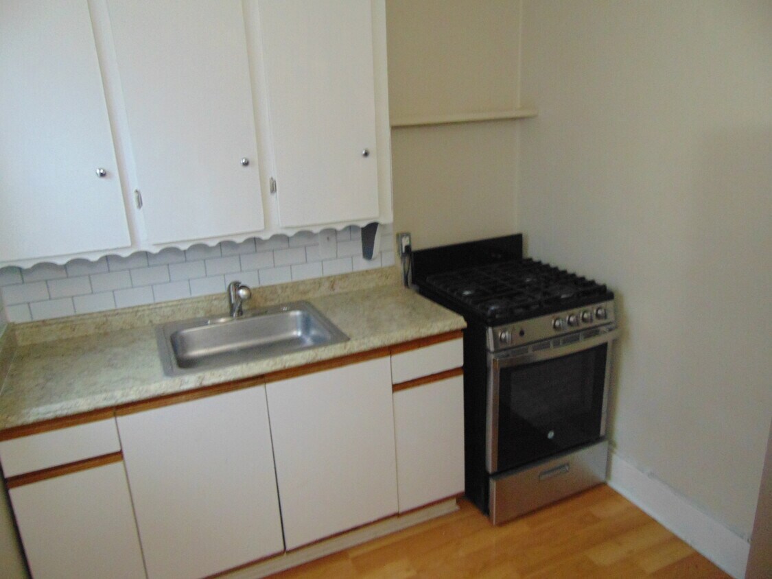 15350 E 10 Mile Rd Unit 15350 E. 10 MIle 2, Eastpointe, MI 48021 ...
