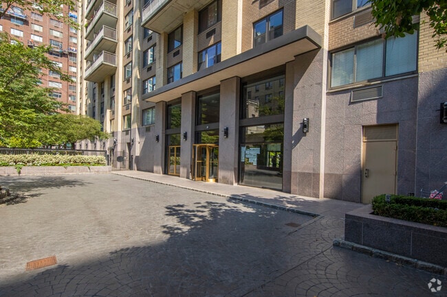 One Sherman Square Apartments - Apartments at 201-209 W 70th St New ...