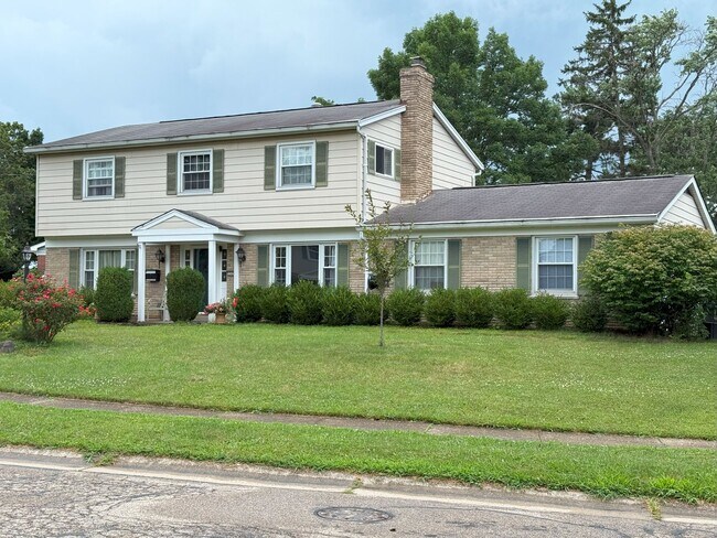 Apartments for Rent with a Balcony in Covedale OH