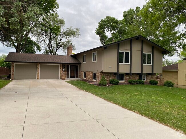 Rose Garden Estates Apartments for Rent with Gym/Fitness Center - Omaha ...