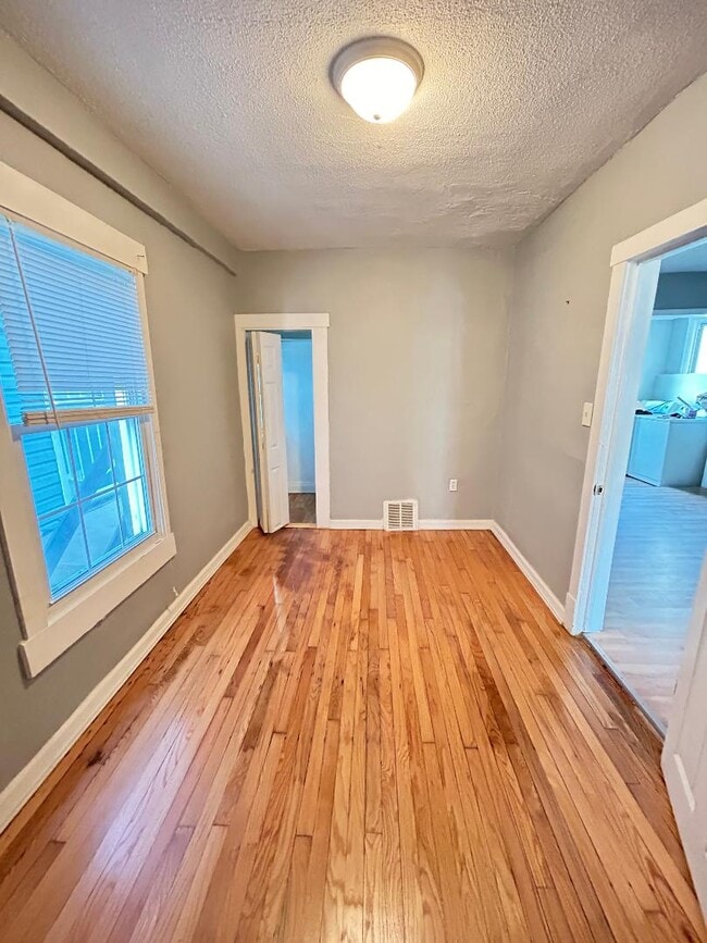 8213 S Houston Ave Unit 1, Chicago, IL 60617 - 8213 S Houston Ave ...