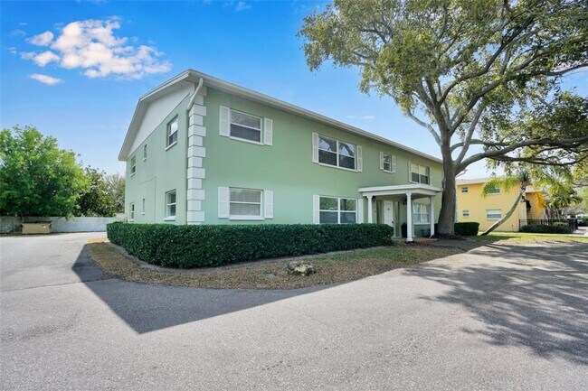 4533 Overlook Dr NE Unit B, Saint Petersburg, FL 33703 - Room for Rent ...