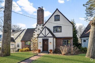 Quaker Ridge Apartments for Rent with a Swimming Pool - New Rochelle ...