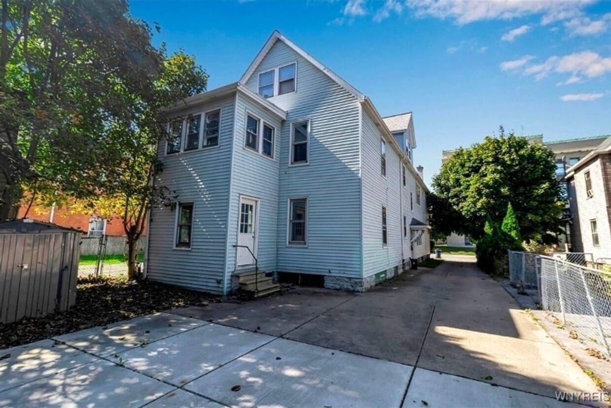 137 Southside Pkwy, Buffalo, NY 14220 - Townhome Rentals in Buffalo NY ...