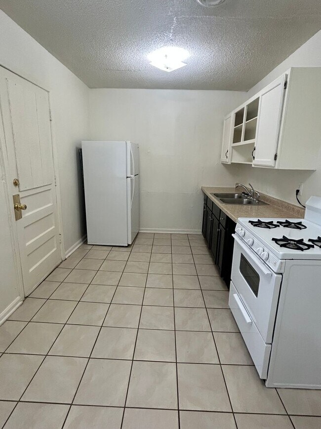 920 SW 33rd St Unit 1, Topeka, KS 66611 - Room for Rent in Topeka, KS ...