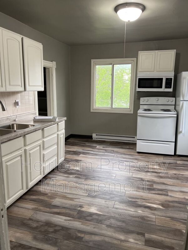 618 N 56th Ave W Unit Upper, Duluth, MN 55807 - Condo for Rent in ...