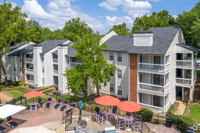 Verse on Bell Apartments for Rent with a Living Room - Antioch, TN ...