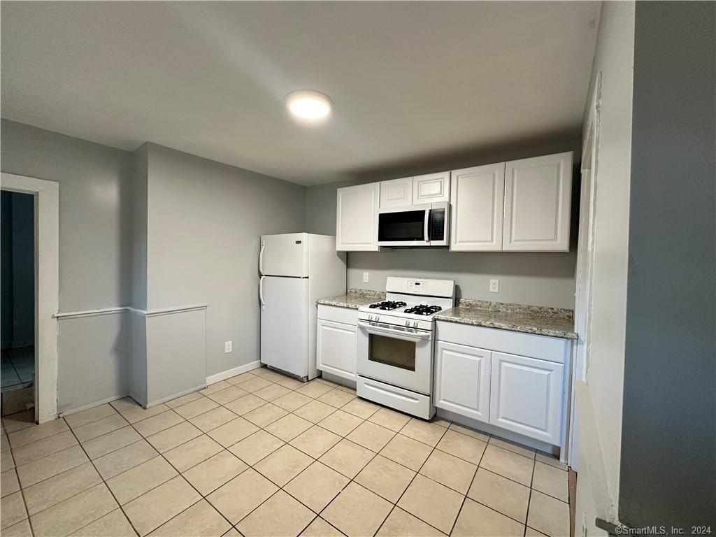 225 Spruce St, Manchester, CT 06040 - Room for Rent in Manchester, CT ...