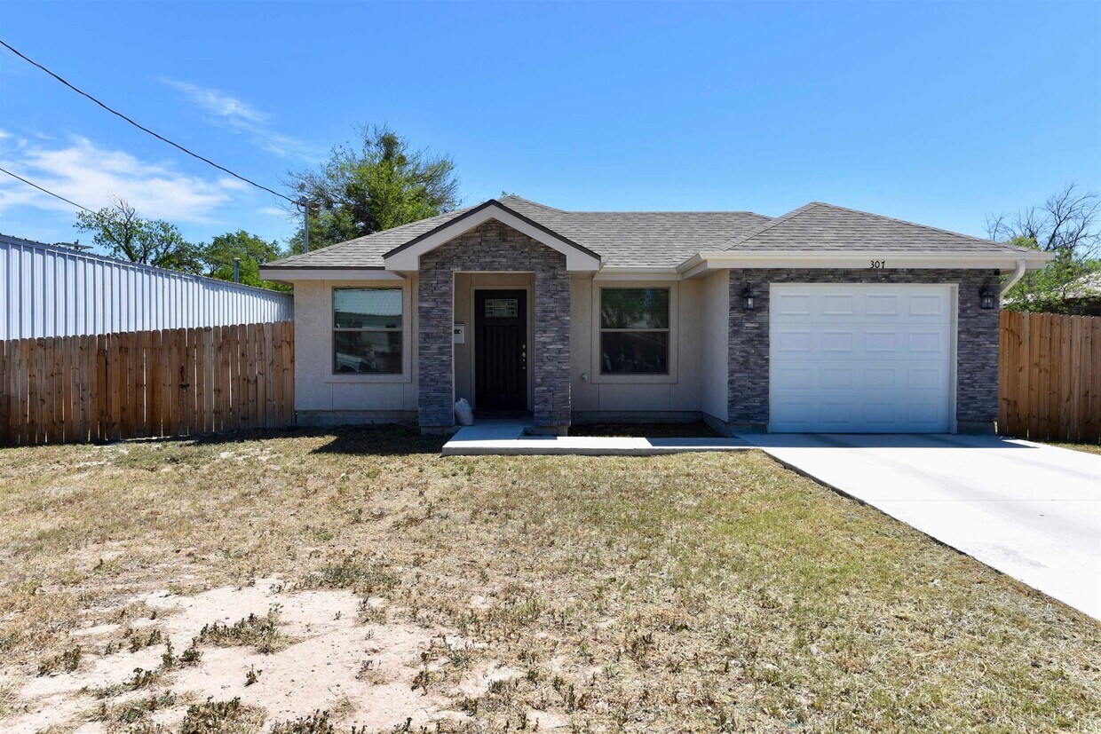 307 E 12th St, Del Rio, TX 78840 - House Rental in Del Rio, TX ...