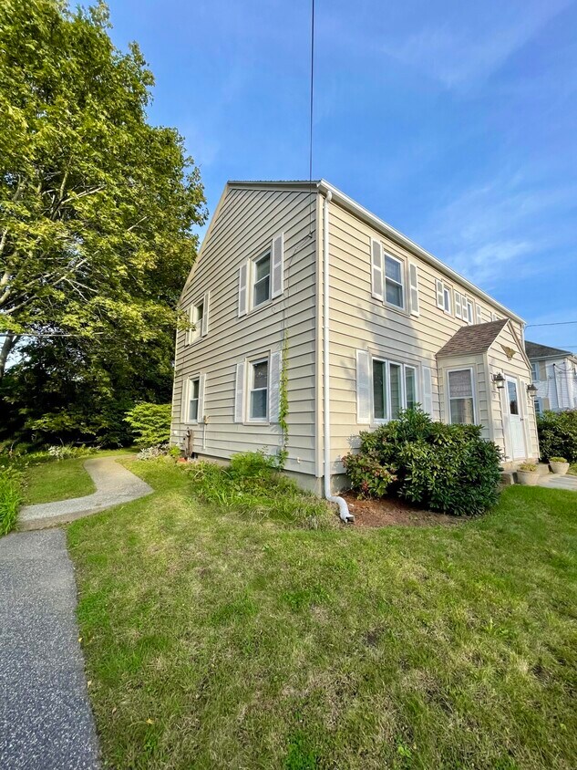 131 Uncatena Ave, Worcester, MA 01606 - Townhome Rentals in Worcester ...