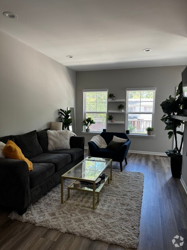 Hazel Wood Apartments for Rent with a Walk-In Closet - Hazel Park, MI ...