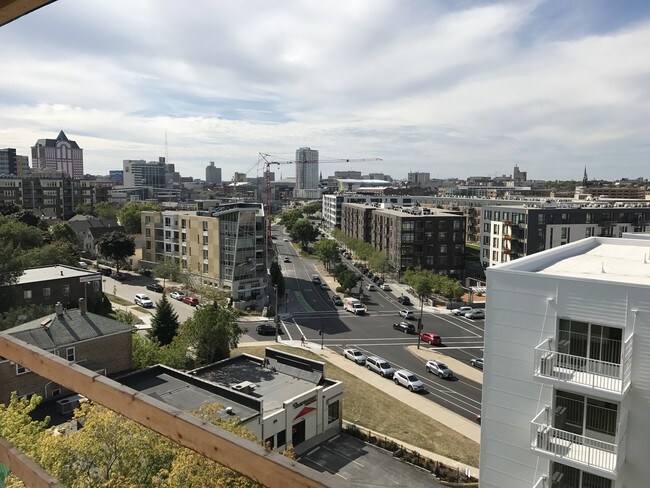 Encore Apartments - Milwaukee, WI | Apartments.com