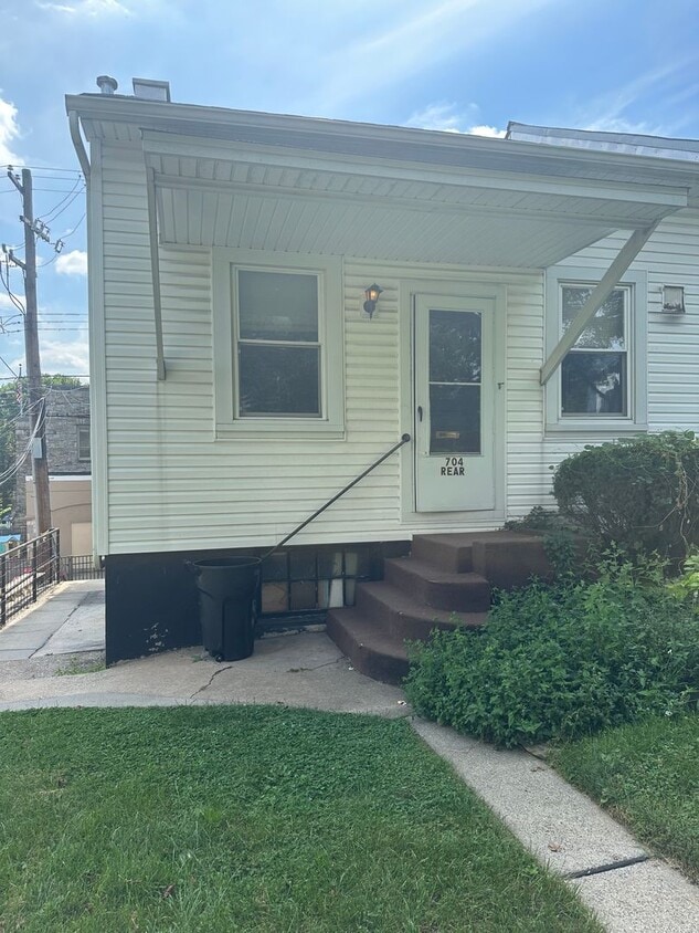 704 Penn Ave Unit Rear cottage/garage, West Reading, PA 19611 - Room ...