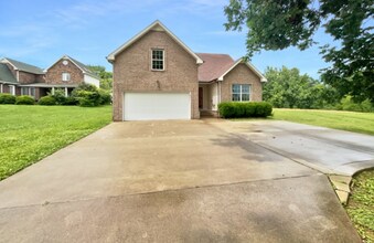 Apartments for Rent with Hardwood Floors in Slayden TN