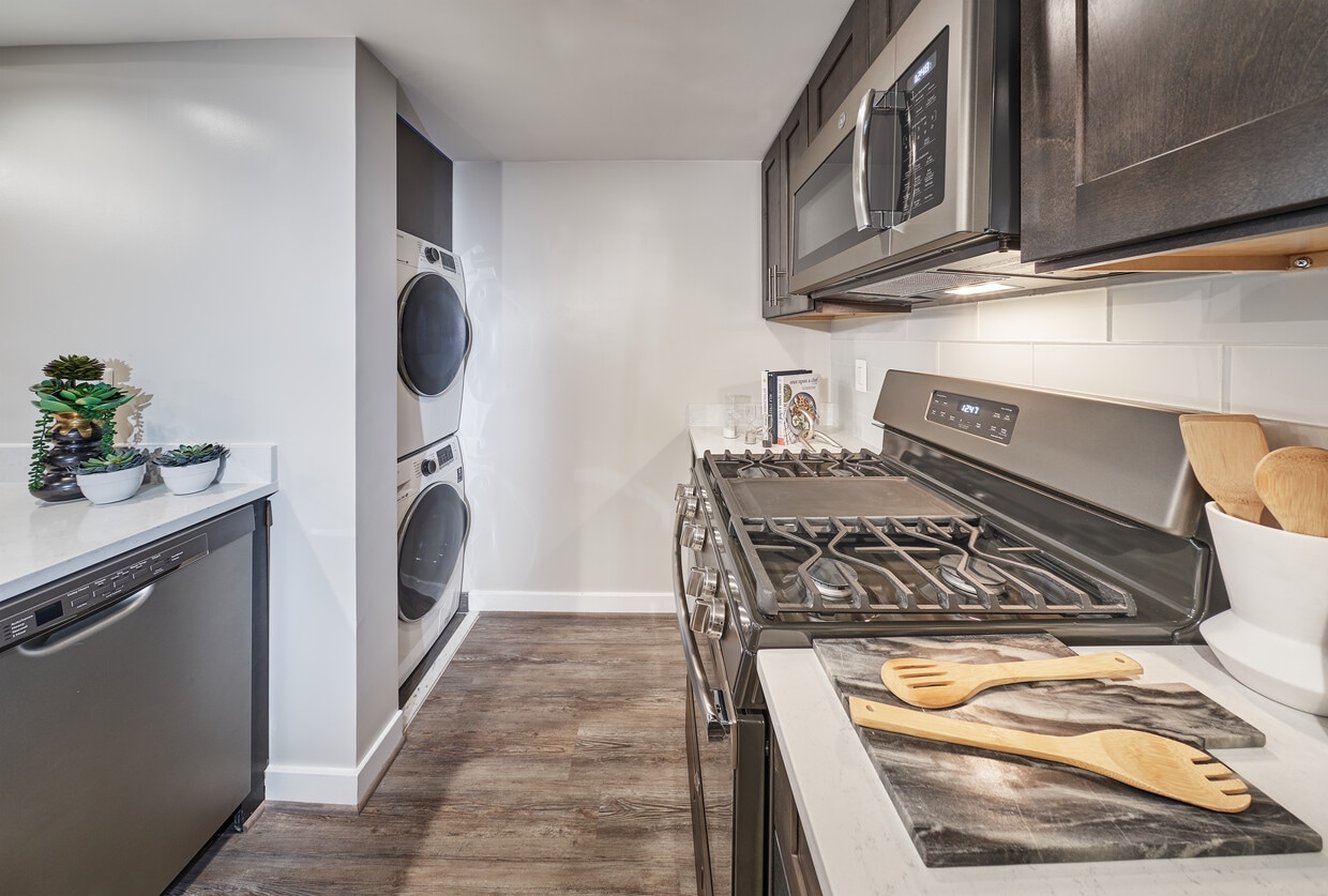 Courtland Towers - 1200 N Veitch St Arlington, VA 22201 | Apartments.com