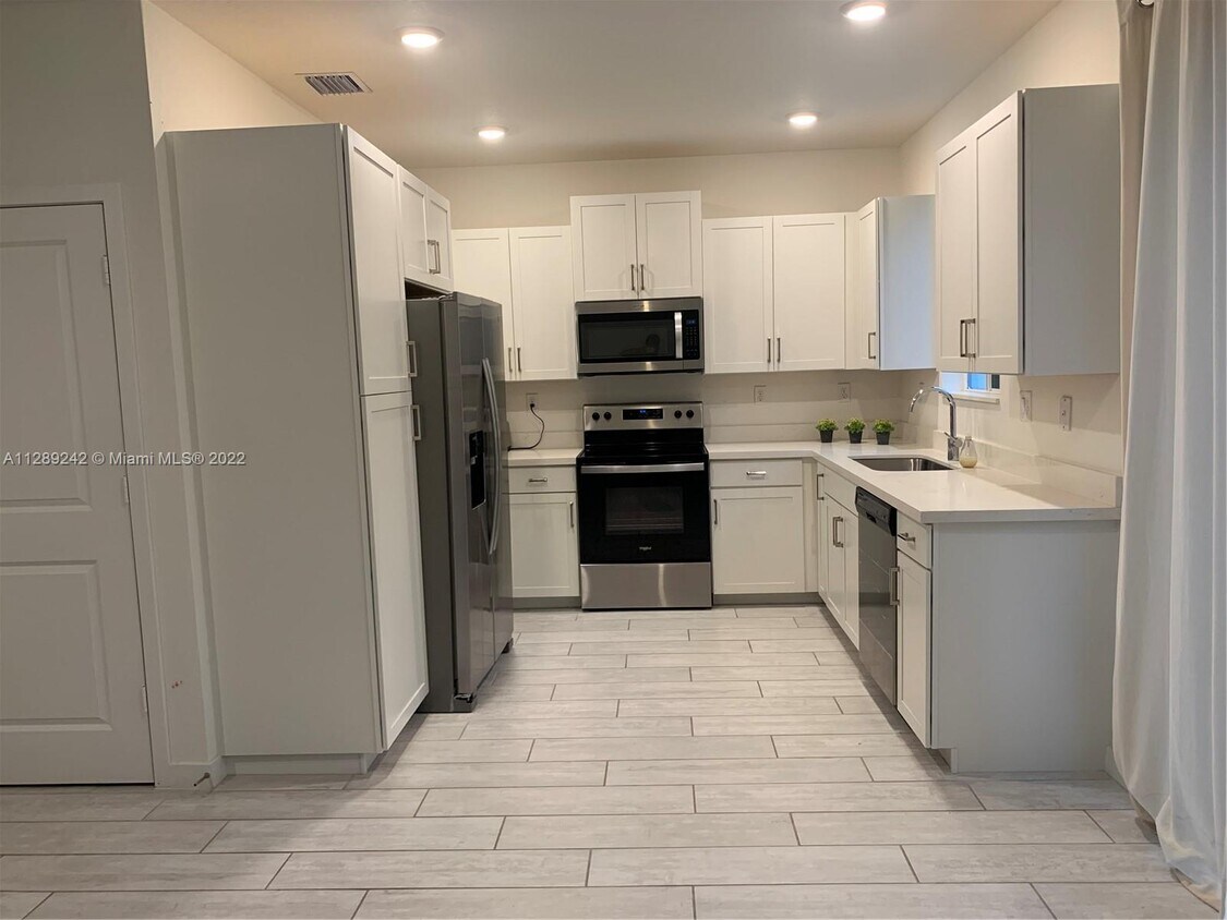 1045 SE 23rd Ter, Homestead, FL 33035 - Townhome Rentals in Homestead ...