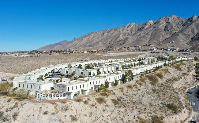 Lomas Del Rey Apartments for Rent with a Walk-In Closet - El Paso, TX ...