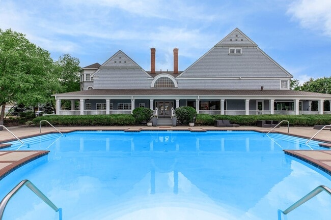 Marble Cliff Crossing Apartments for Rent with Hardwood Floors ...