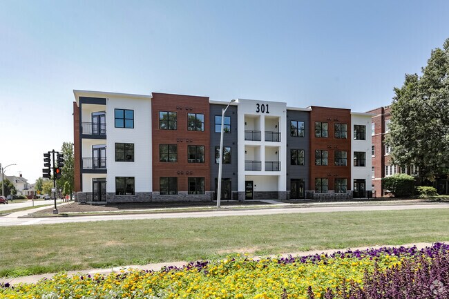 Downtown Champaign Apartments for Rent with High Ceilings - Champaign ...