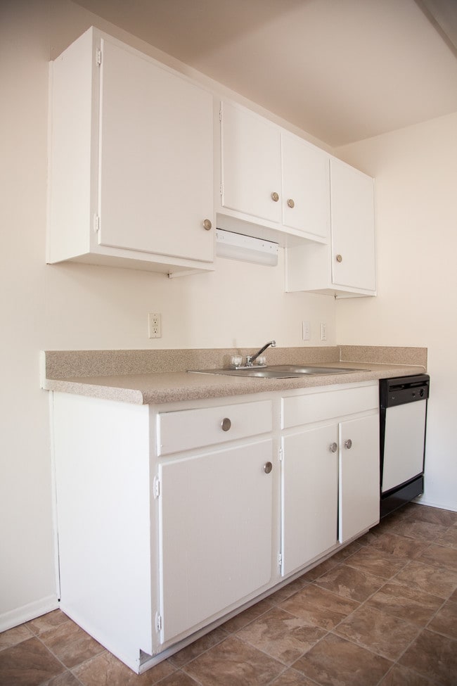 Colonial Pines Rentals - Williamsburg, VA | Apartments.com