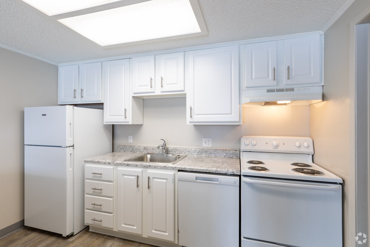 Carleton Court - 2976 Cascade Dr Ann Arbor, MI 48104 | Apartments.com