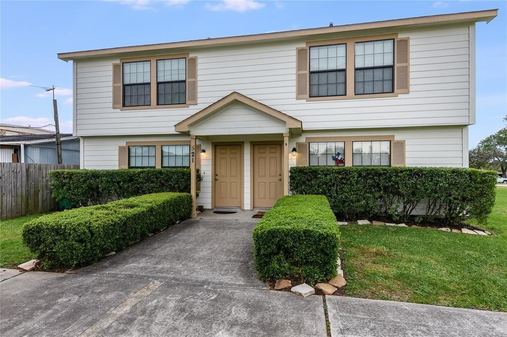 521 E House St, Alvin, TX 77511 - Townhome Rentals in Alvin TX ...