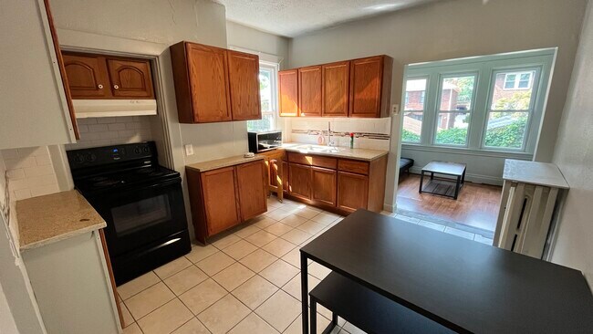 5847 Nicholson St Unit 2, Pittsburgh, PA 15217 - Apartments in ...