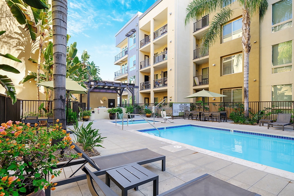 Reveal Apartments Woodland Hills
